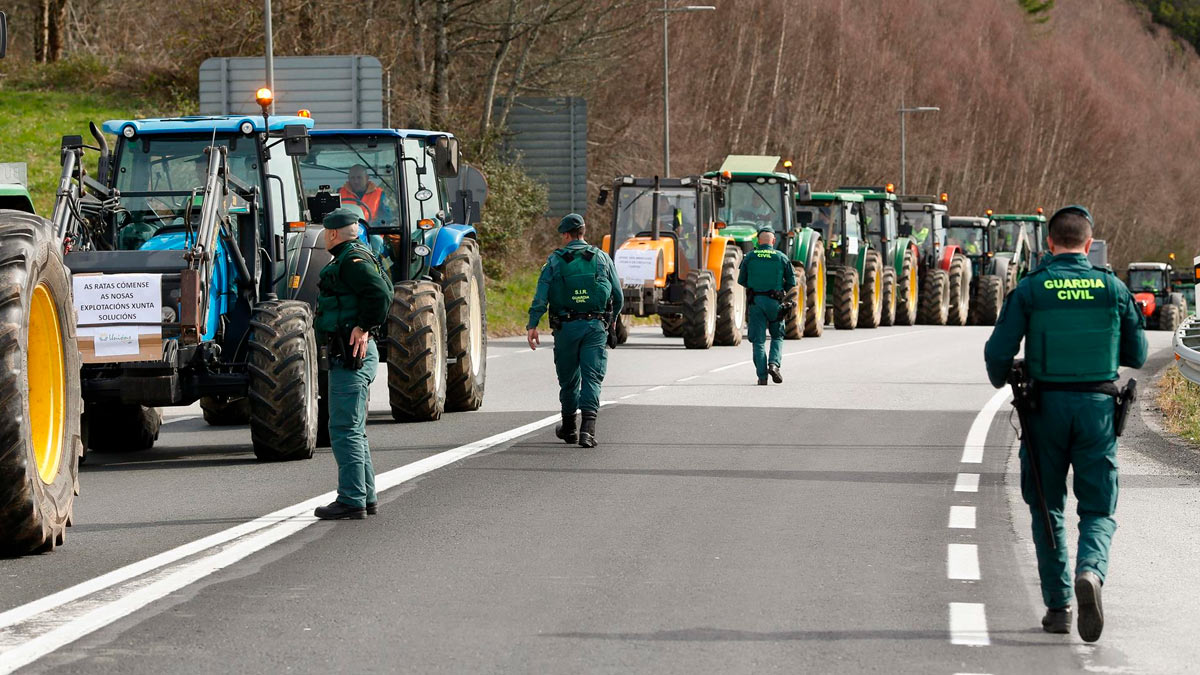 Agricultores y ganaderos gallegos salen a la calle y llevan las ...
