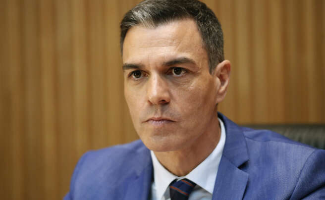 Hijab ometv sotwe girl greeted me from behind the door,