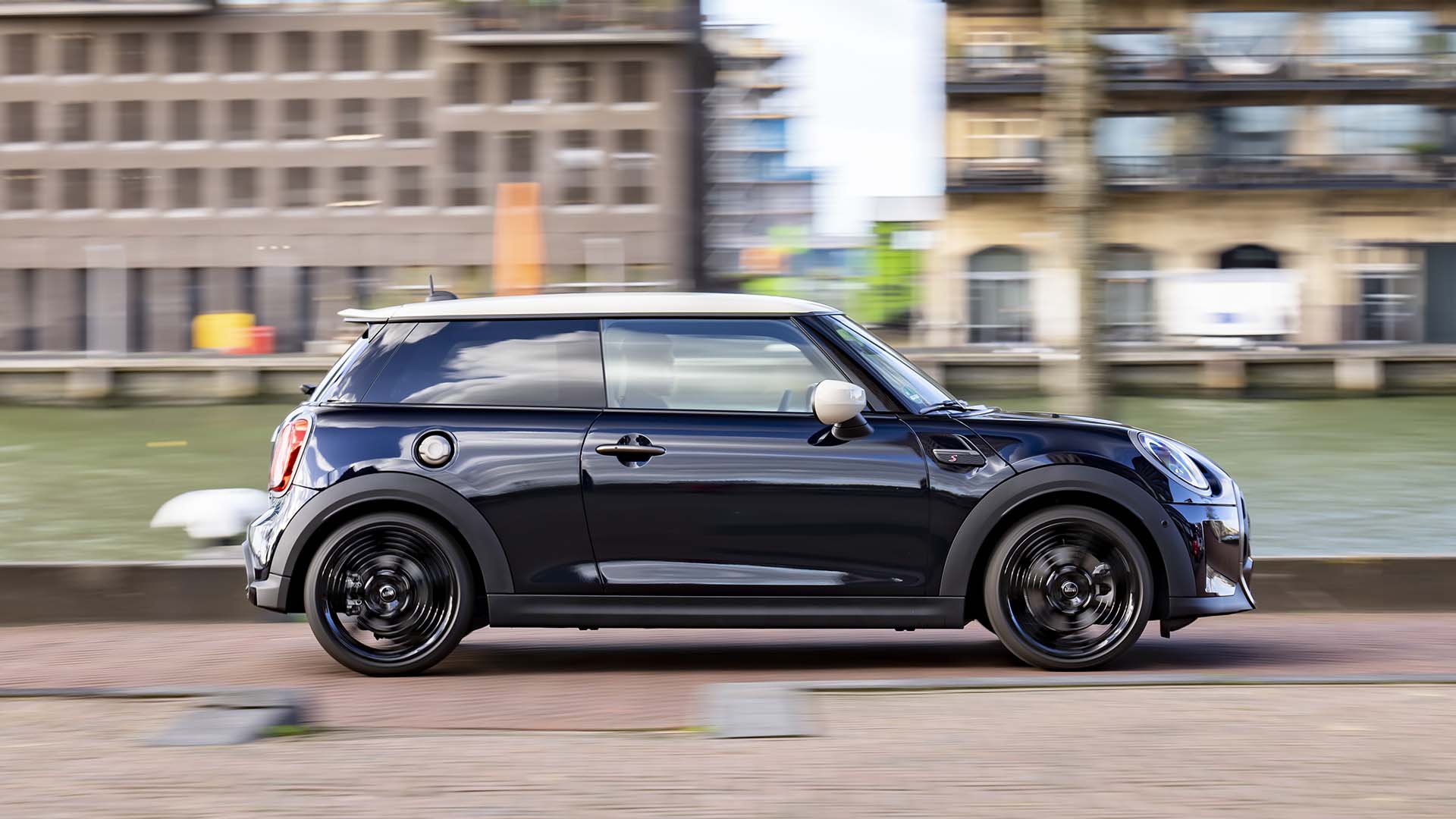 Mini Cooper S Resolute Edition Enigmatic Black: 178 CV con mucho estilo ...