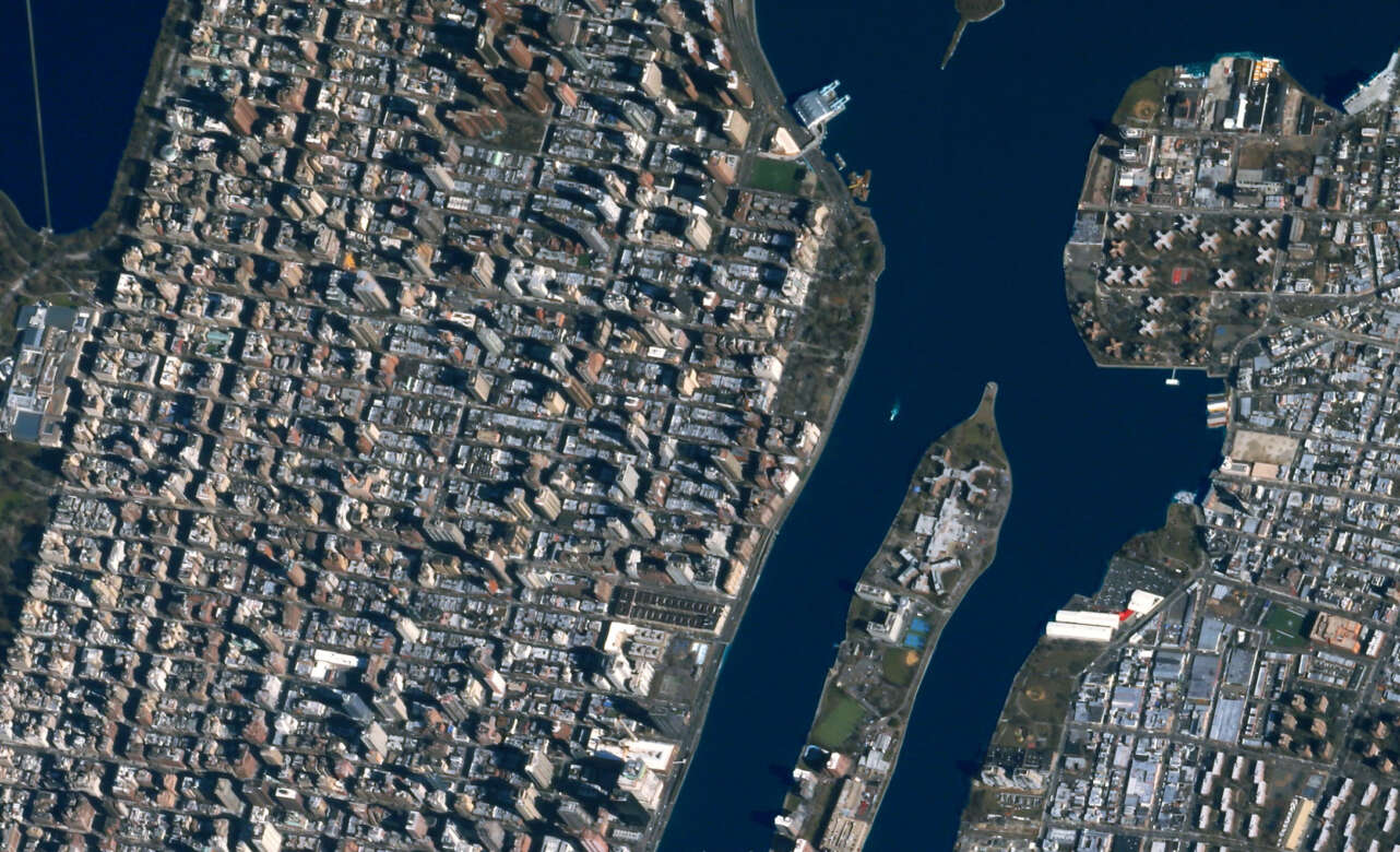 Canon te presta su satélite para que hagas fotos desde el espacio