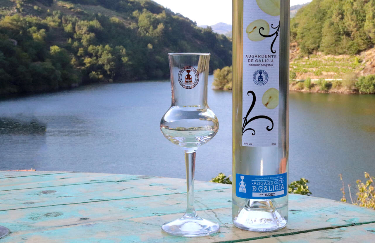 Estos son los siete mejores orujos blancos de Galicia