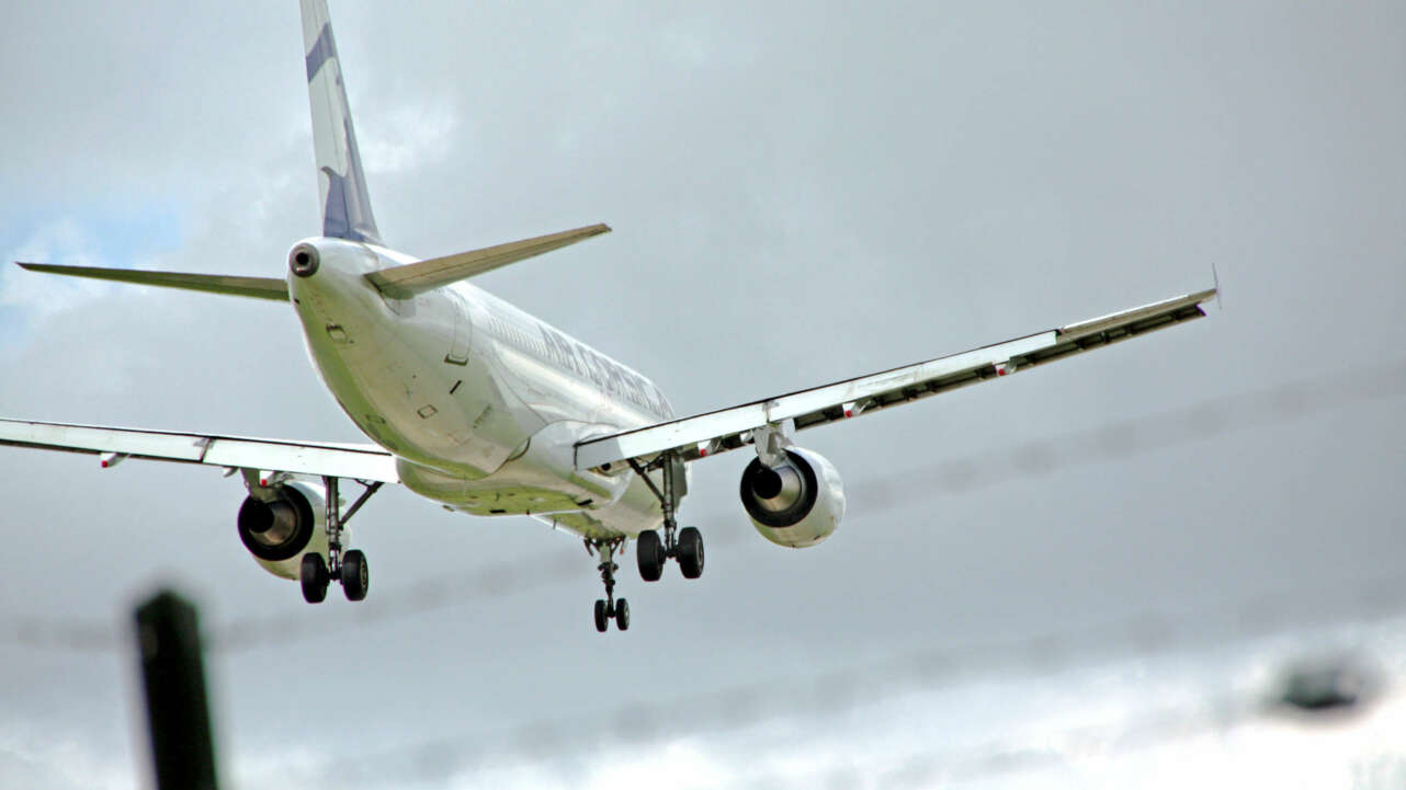 ¿Por qué los aviones se suelen pintar de blanco?