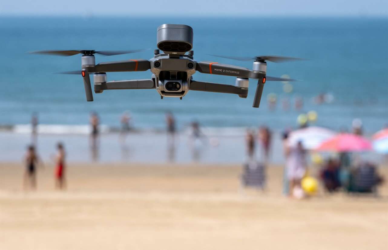 Siete playas donde puedes volar tu dron sin permisos ni restricciones