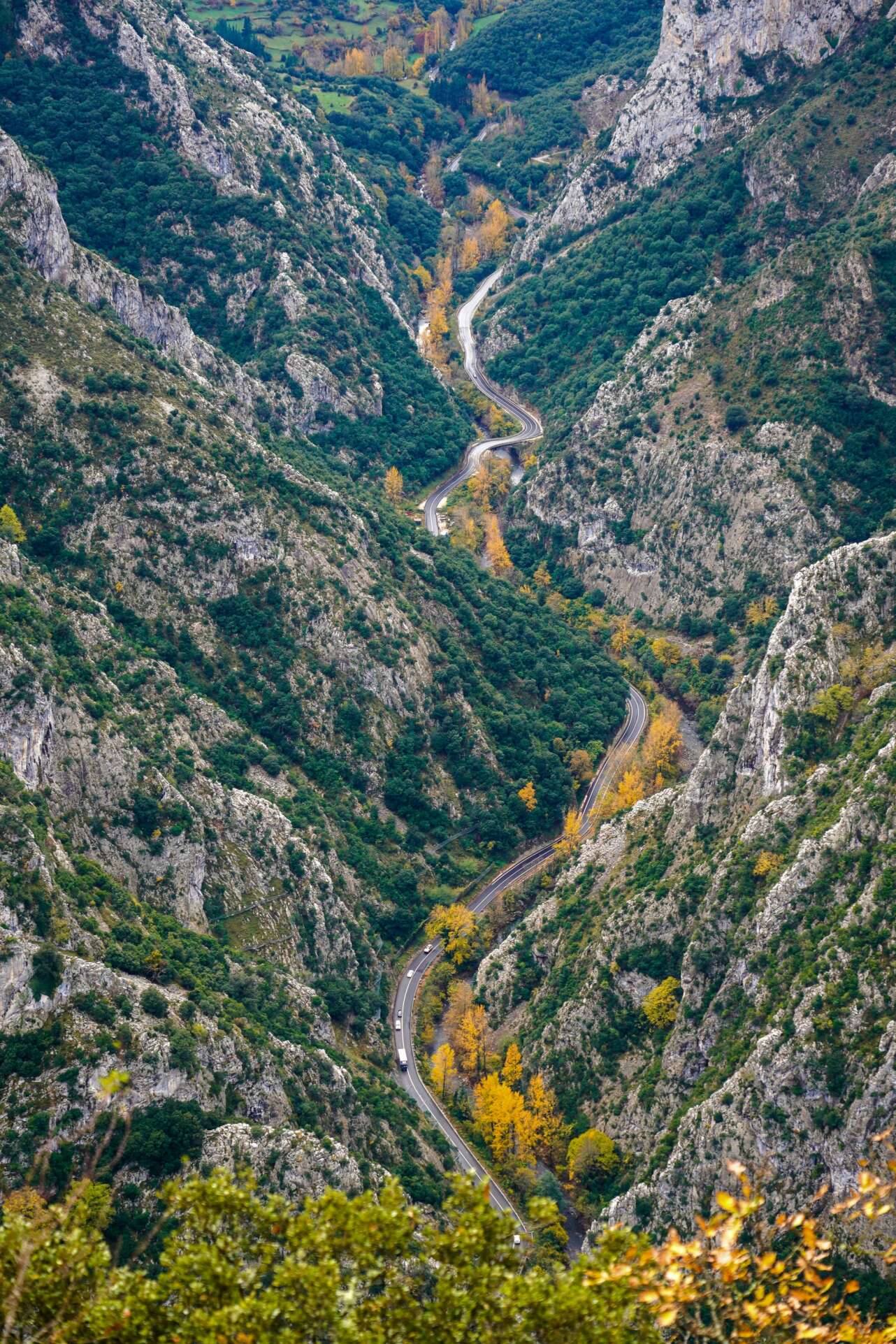 La Hermida: curvas, paisajes y misterios en el desfiladero más largo de ...