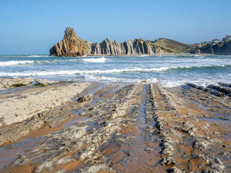 Costa Quebrada: de ruta por las playas más salvajes (y hermosas) de ...