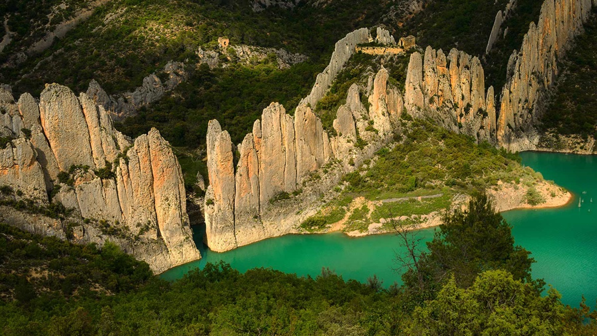 Este paisaje de Huesca te recordará (mucho) a la Gran Muralla china