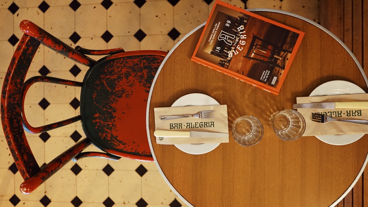 Bar Alegría, 125 años de un superviviente en la Barcelona del diseño