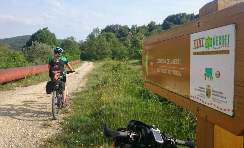 7 vías verdes para descubrir el otoño en el País Vasco