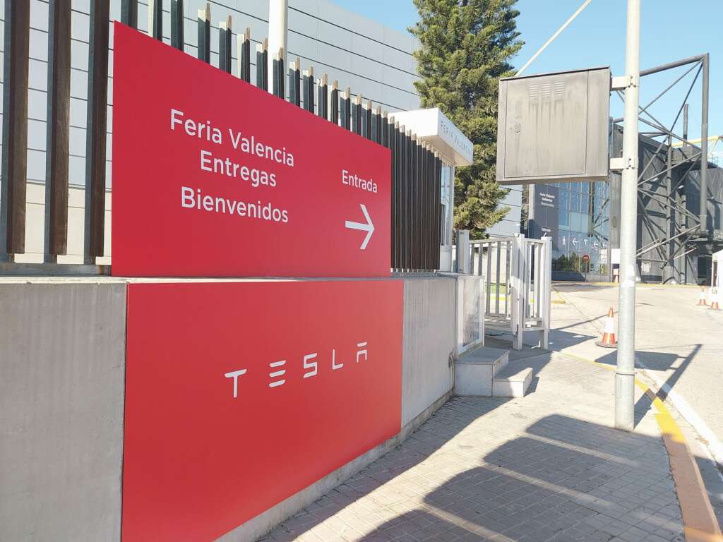 Tesla alquila 12.000 metros de Feria Valencia