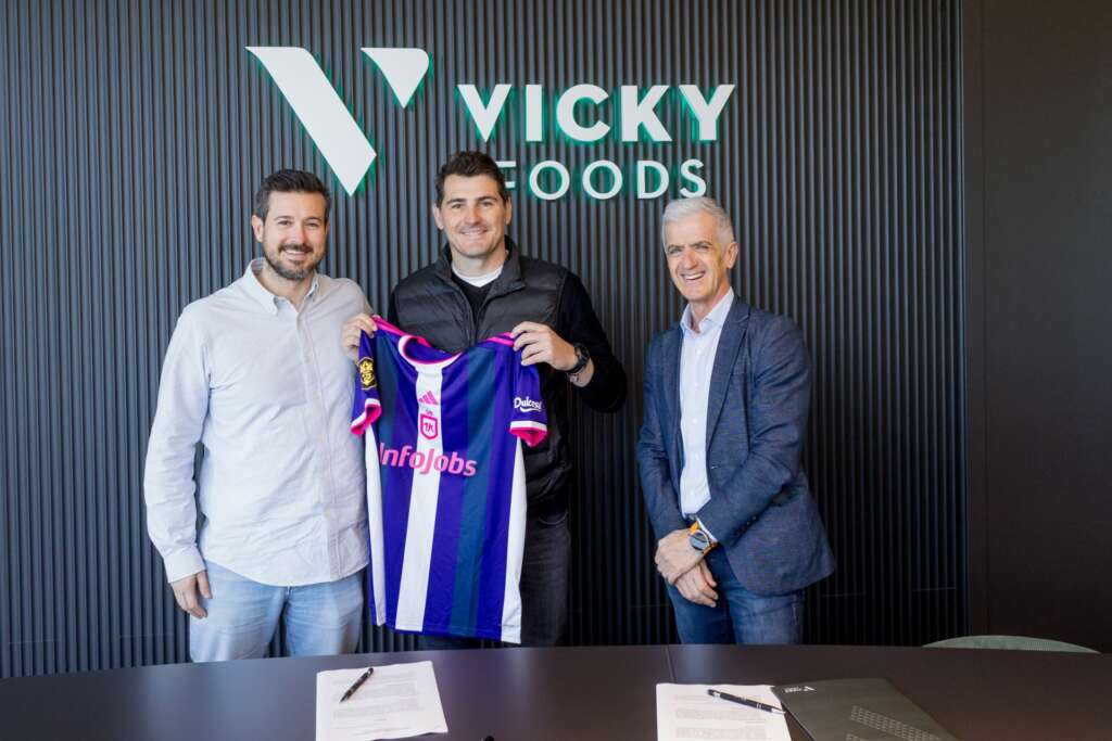 Vicky Foods (Dulcesol) renueva su alianza con Iker Casillas y Mayichi en la mediática Kings League