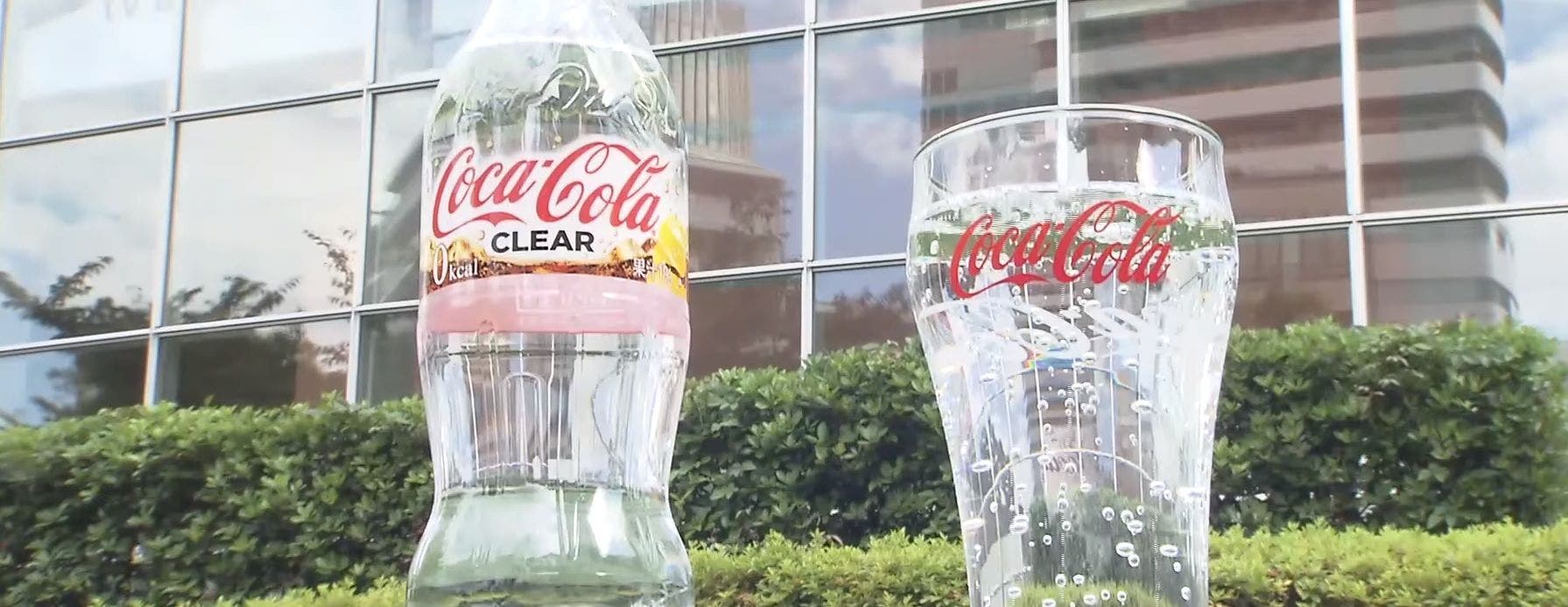 Coca-Cola lanza su primer refresco transparente