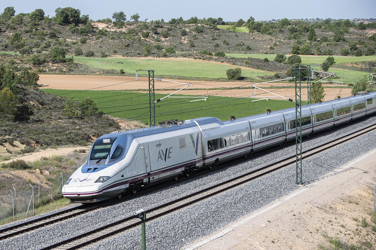 El AVE a Francia roza los 300.000 viajeros en sus primeros seis meses ...