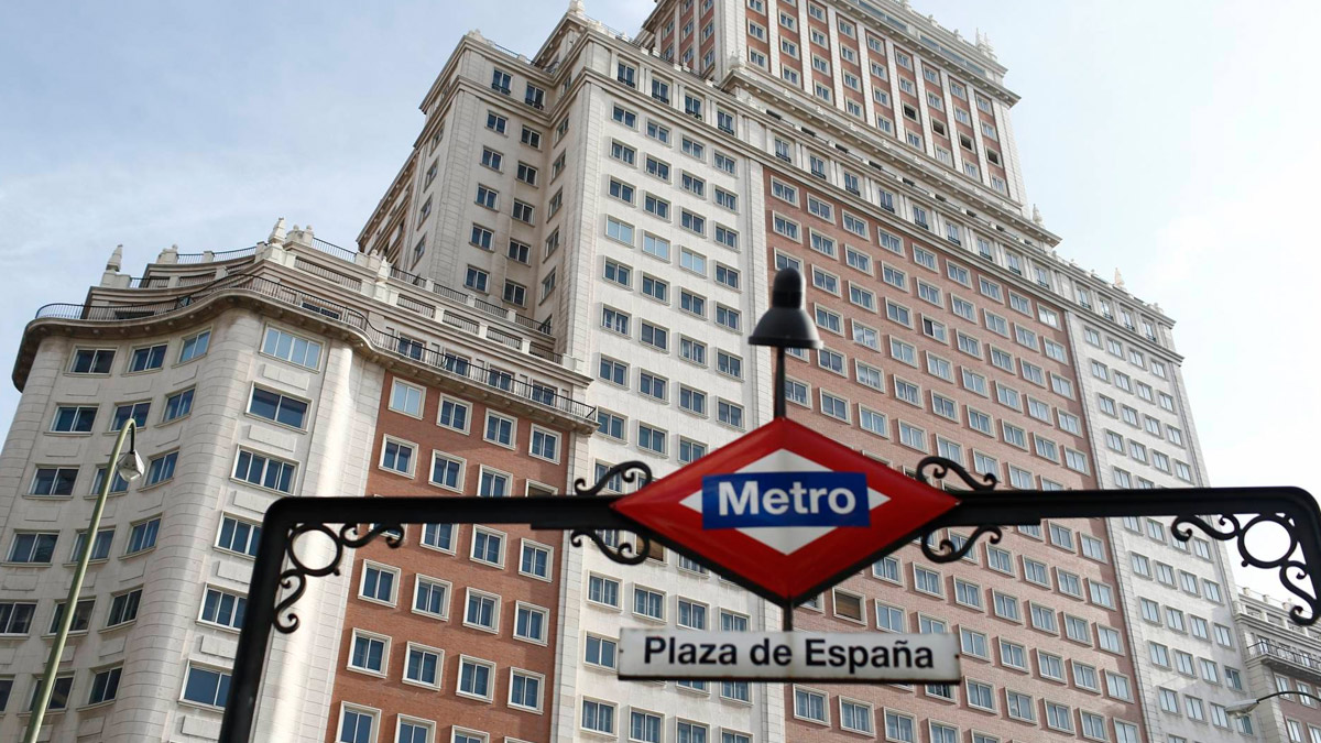 Los zapateros de Amancio Ortega invierten en los locales del Edificio España ocupados por Inditex