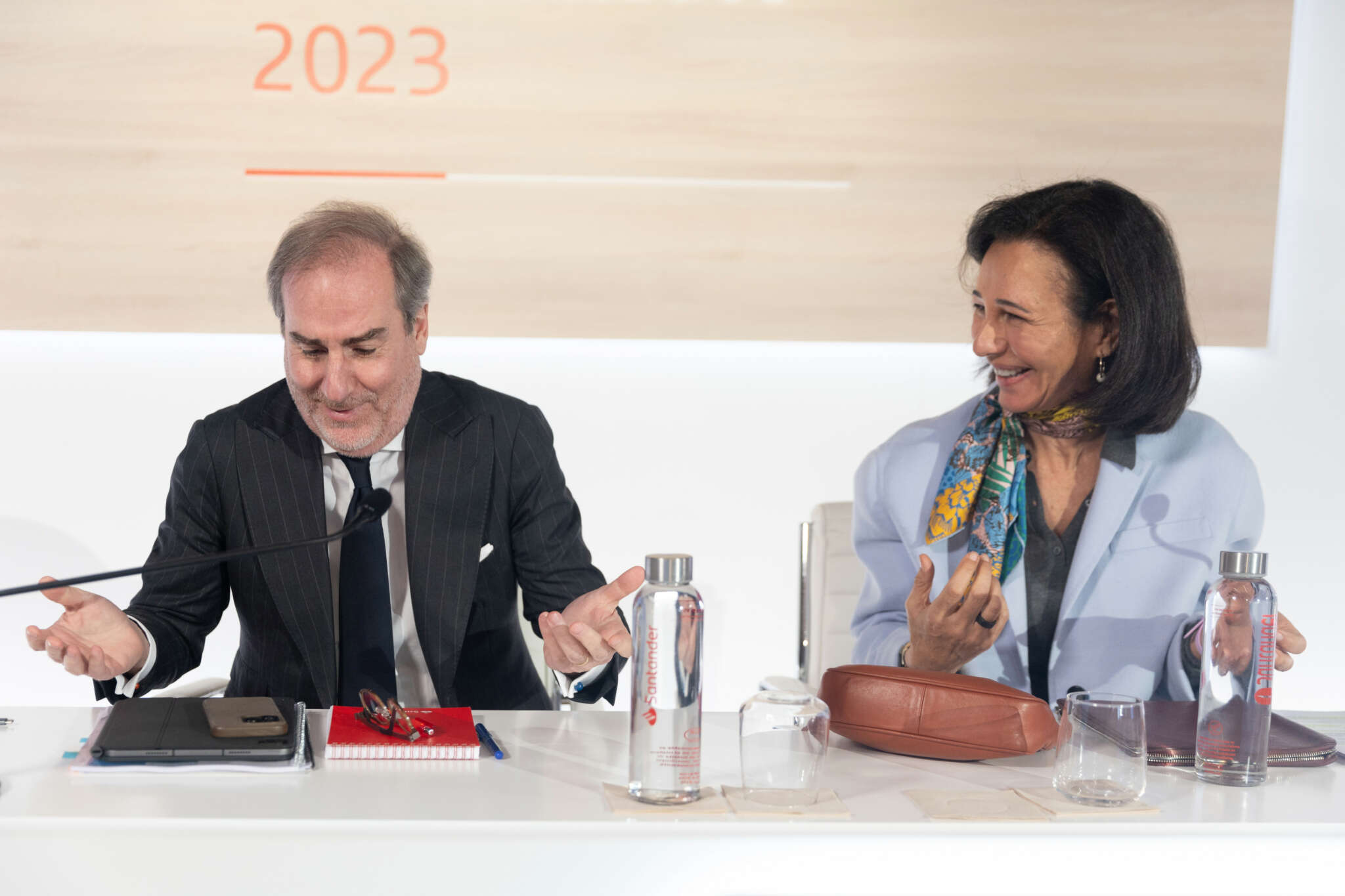 Javier Botín traspasa acciones de Santander por valor de 130 millones y ...