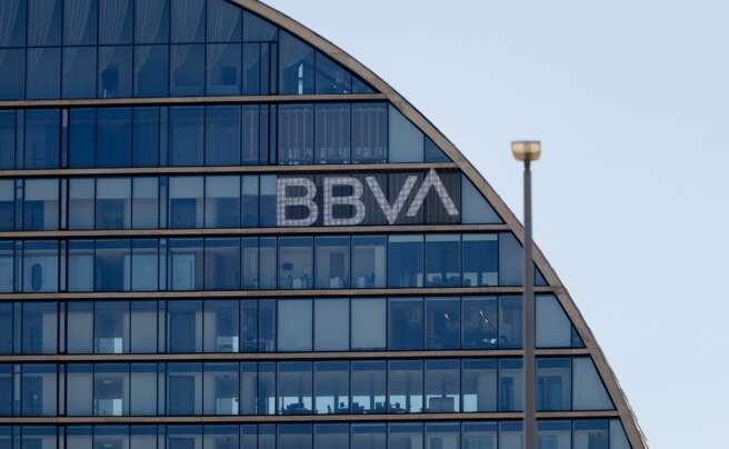 Así debes cobrar una cheque bancario: comisiones y plazos