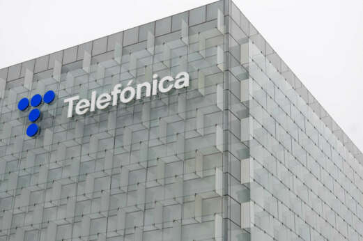 Telefónica reordena su cartera y abandona el accionariado de BBVA ...